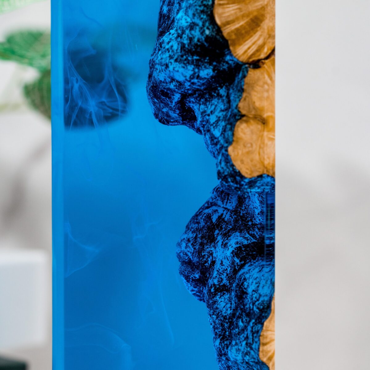 Deep Blue Ocean Resin Lamp - Breakwooden